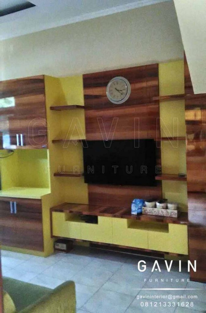 Contoh Backdrop TV Minimalis Warna Kuning Dan Coklat Di Ciputat ...